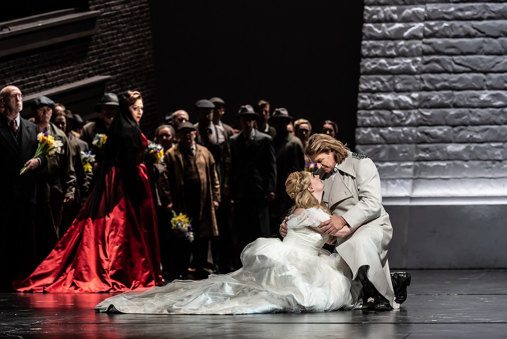Lohengrin, Royal Opera review - swan mystery musically illuminated