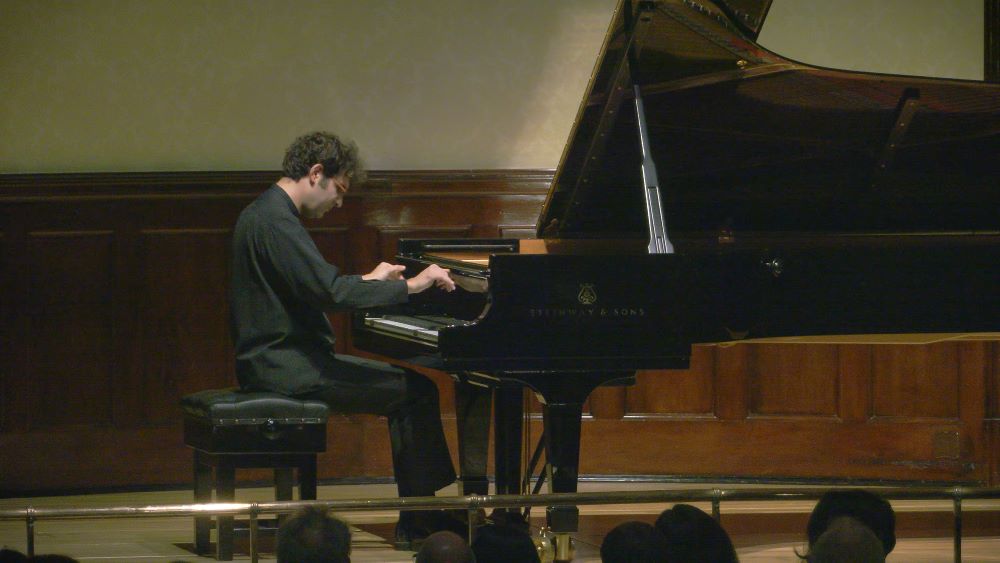 Roman Rabinovich, Wigmore Hall review - full tone in four styles