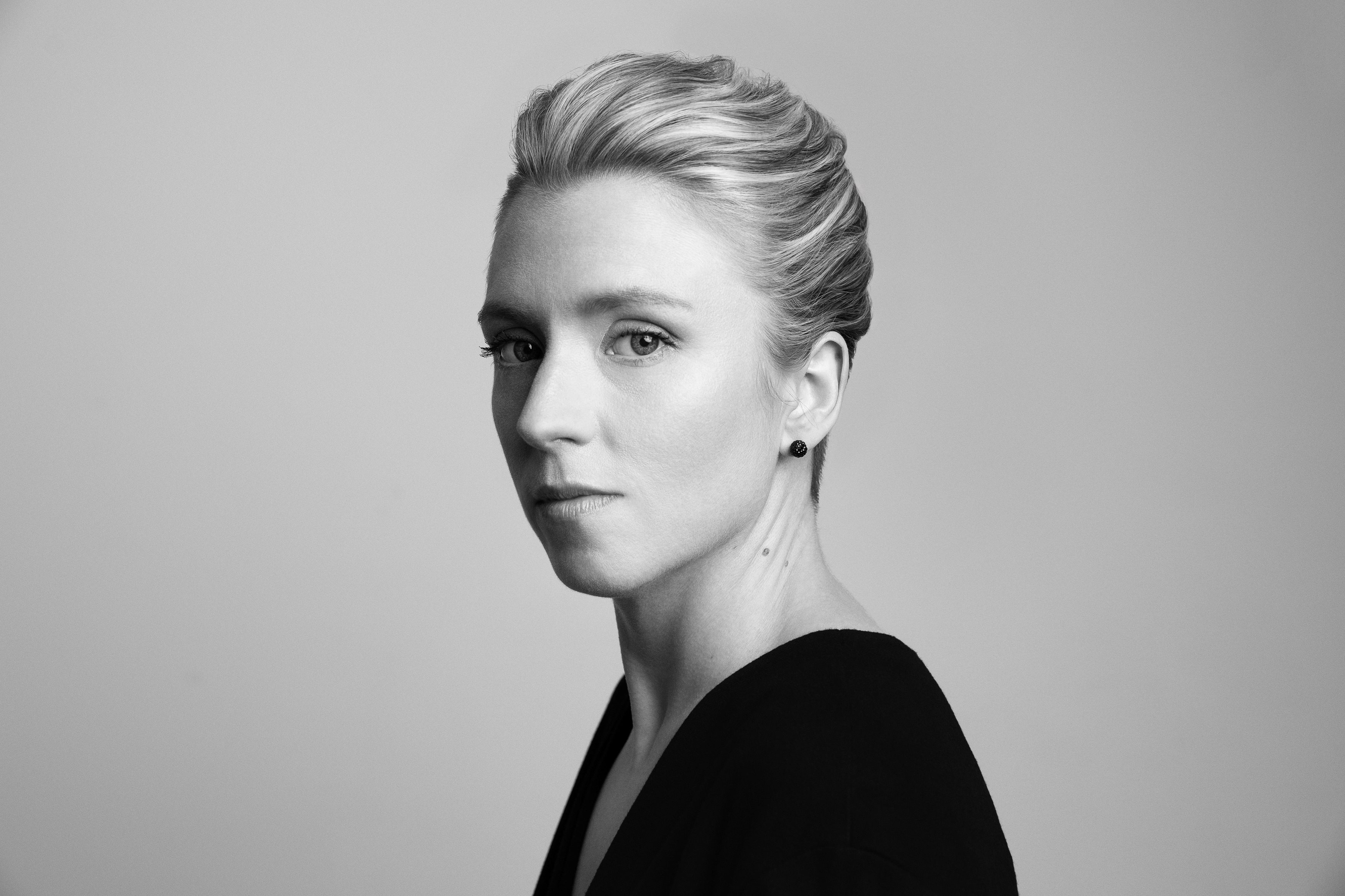 Hannah Scott, Worthing Pavilion Theatre Atrium review - filling an ...