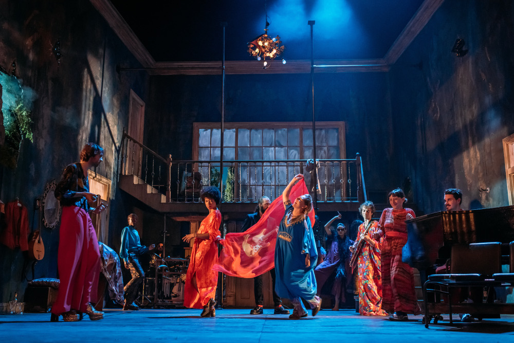 Twelfth Night, Shakespeare's Globe review - foot-stompingly good fun