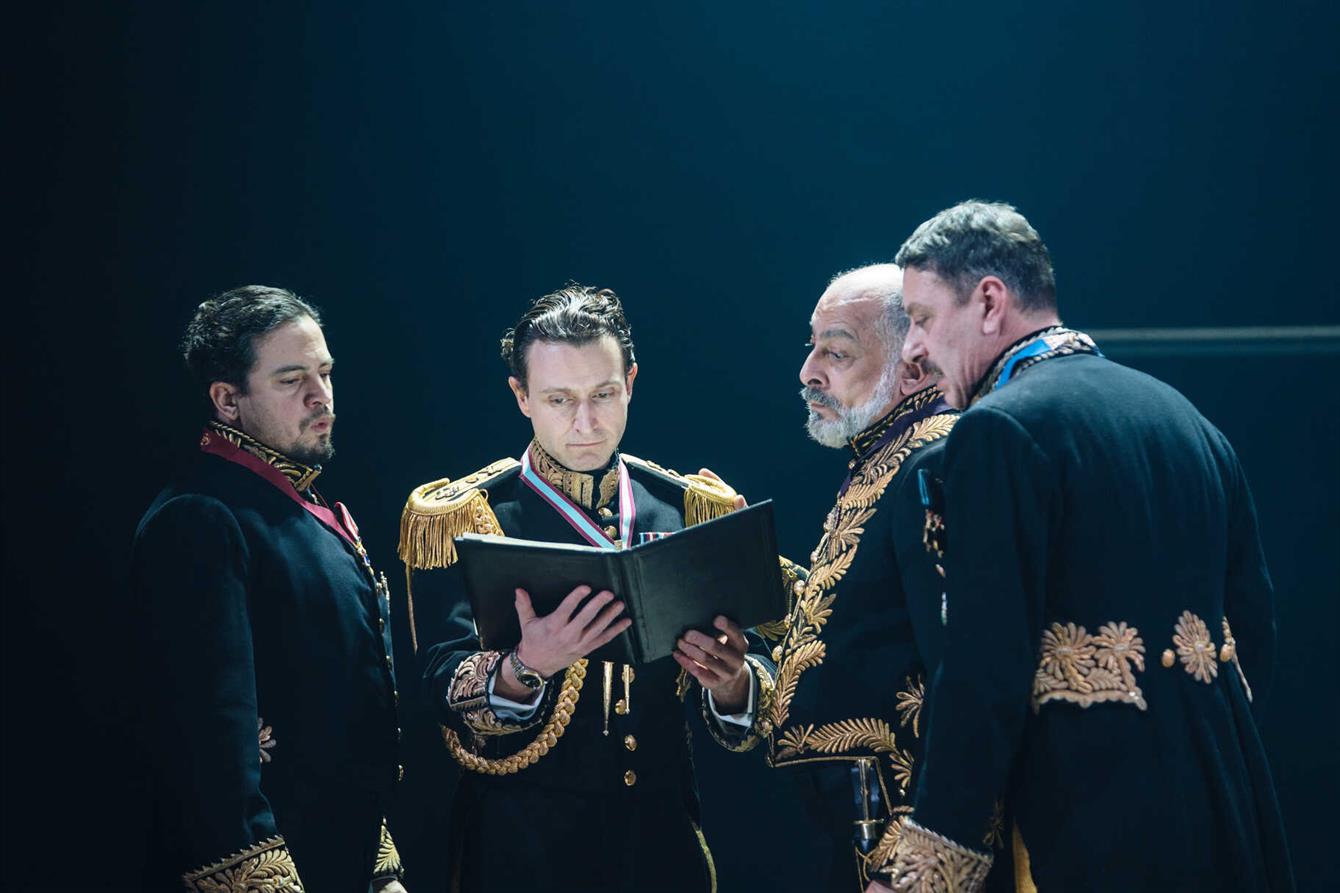 Edward II, RSC, Swan Theatre, Stratford review - monarchs, murder and ...