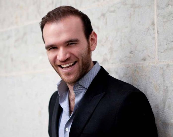 Michael Fabiano Memes Broadcast & Live Chat Parterre Box